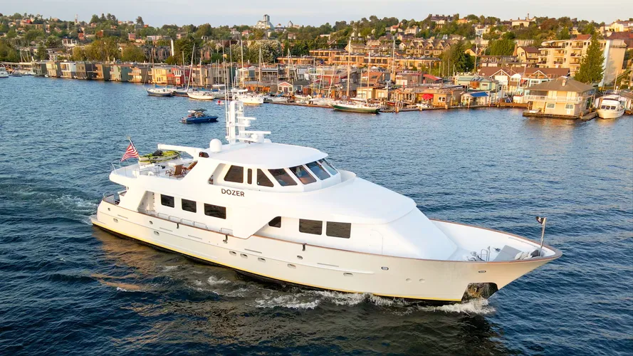 Dozer yacht (Cooper Queenship, 30m, 1993)